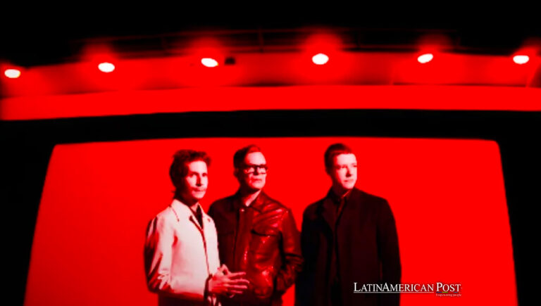 Interpol's Historic Free Concert in Mexico City's Zócalo ...