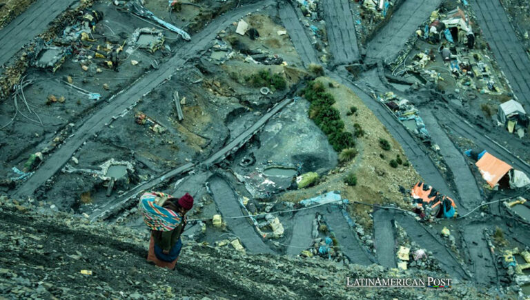City of Gold, City of Peril: Life at the Edge in Peru's La Rinconada ...
