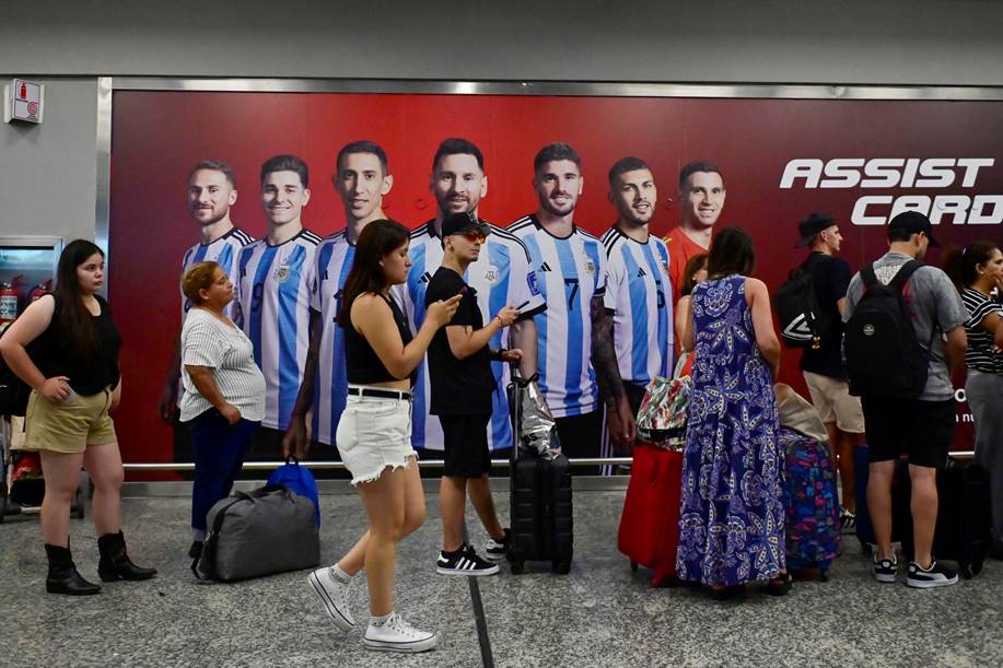 Argentine Fans Chase 2026 Dreams, Wallets, and One More Star ...
