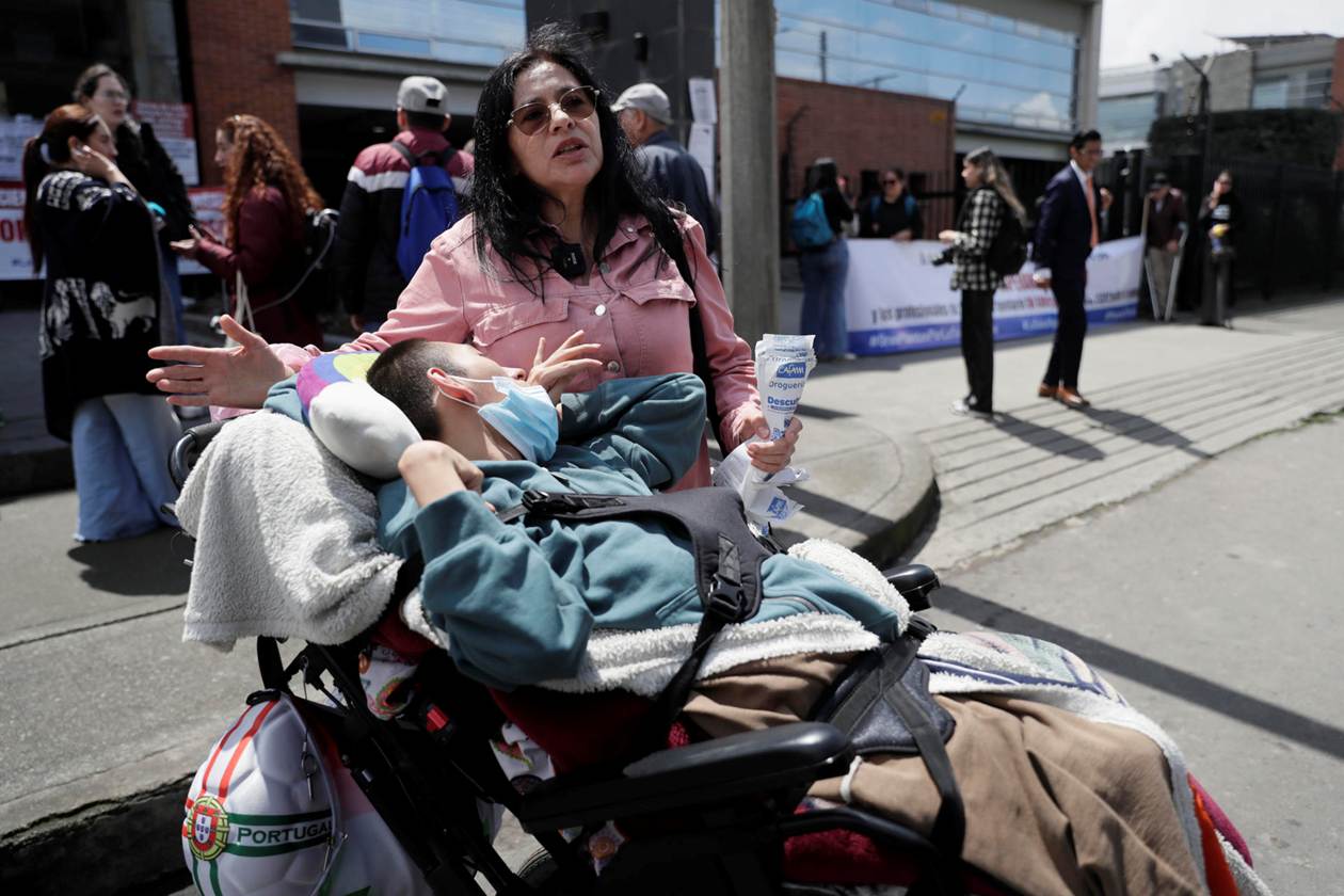 Colombia Health Breakdown Leaves Families Improvising Care Outside ...